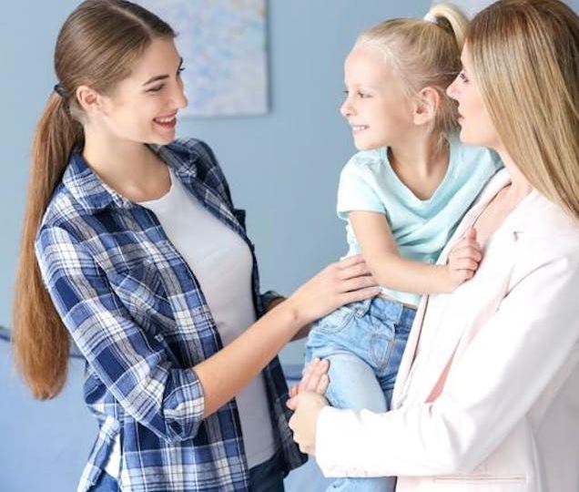 4 Tips Memilih Baby Sitter yang Baik dan Tepat - Baby CoudFoam